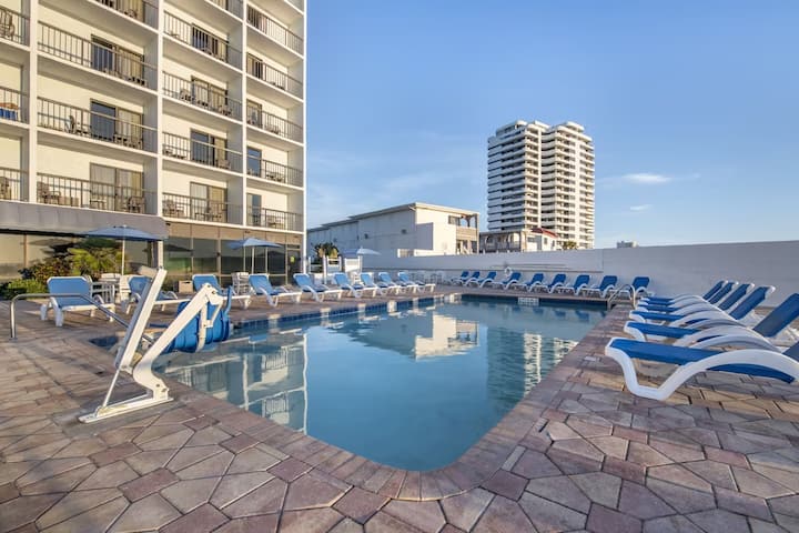 2 Units | Relaxing Coastal Escape Near Pier - Daytona Beach, FL