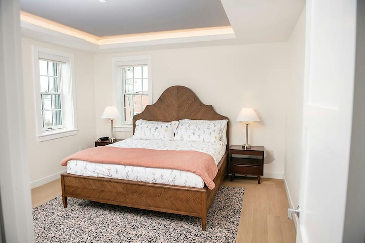 Signature One-bedroom Residence-treadwell Mansion - Dover, NH