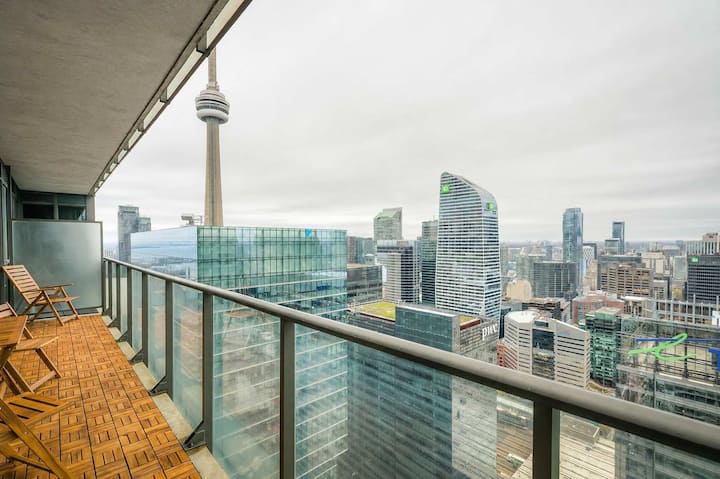 Cn Tower View Condo - Balcony, Wifi & Workspace - Toronto