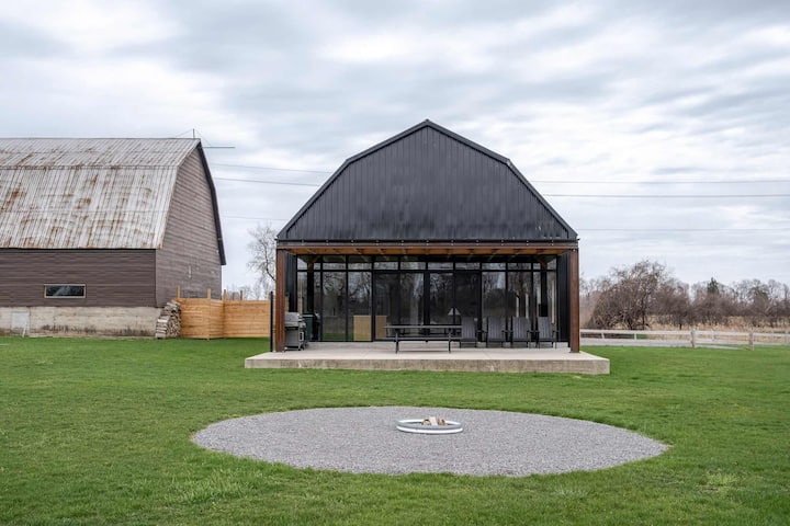 Black Ridge Barn - Minimalist Restored Barn - Prince Edward