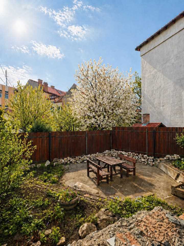 Sunny Old Town Apartment With Private Terrace - Brașov
