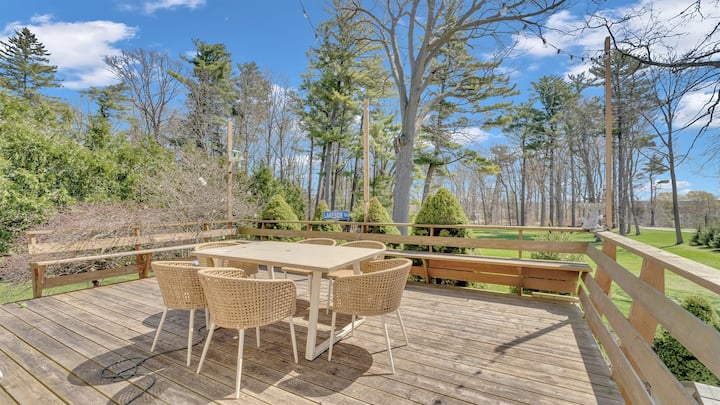 The Riverhouse At Ausable • 2.5 Acres • Sleeps 12 - Grand Bend