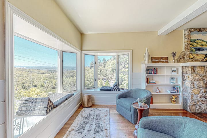 Fitch Mountain Cabin - Healdsburg Hillside Retreat - Healdsburg, CA