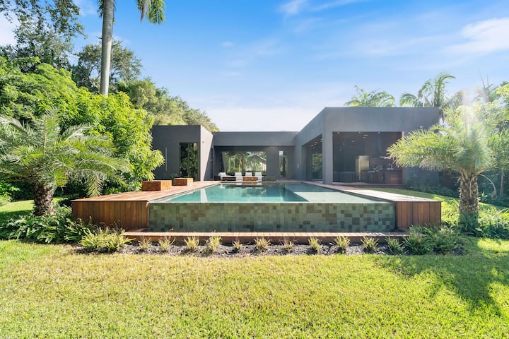 Bali-inspired 6br Villa: Saltwater Pool & Jacuzzi - Miami
