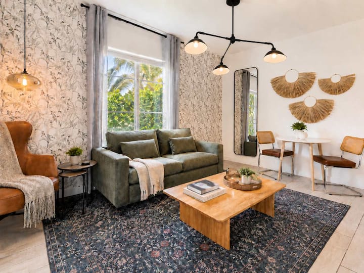 South Beach Condo | Steps To Beach + Convention - South Beach, FL