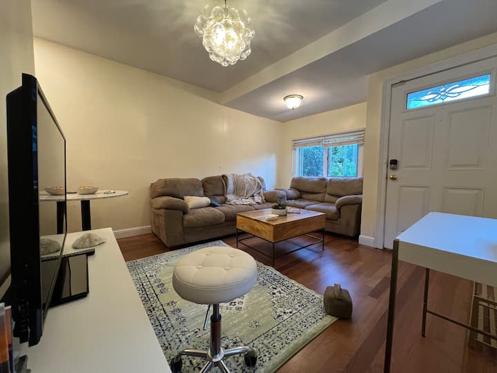 Two Bedroom Private Apt- Minutes From Harvard - Cambridge, MA