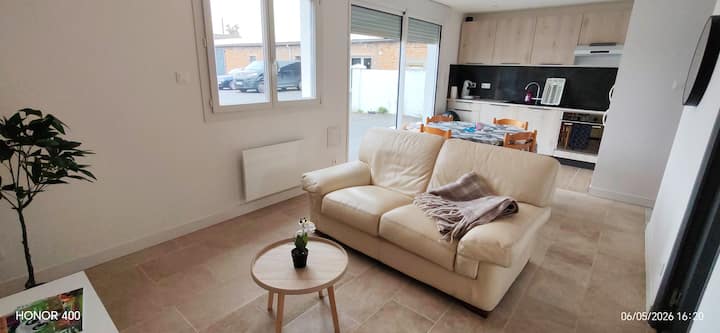 Maison 3 Chambres Avec Cours Extérieure Et Parking - Thouars
