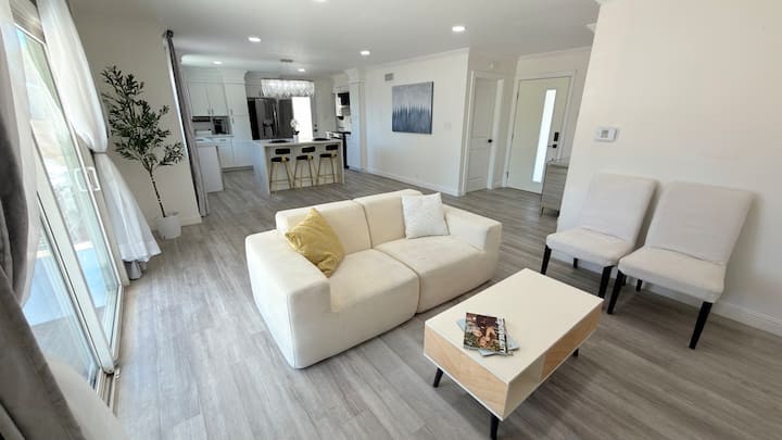 Chic Modern 3br Cozy & Stylish - Simi Valley, CA