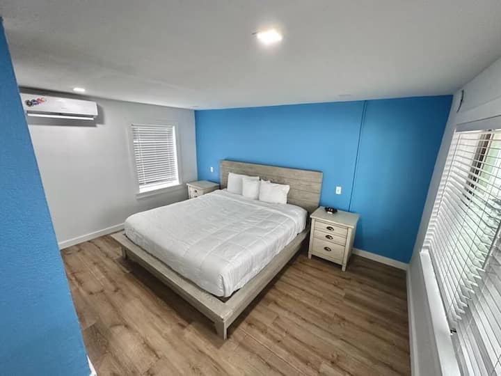 Spi King Suite: Private Beach, Volleyball & Bar - South Padre Island