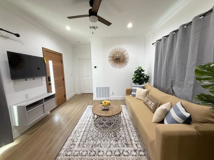 New Modern2br Guesthouse By Disney Family-friendly - Orange County, CA