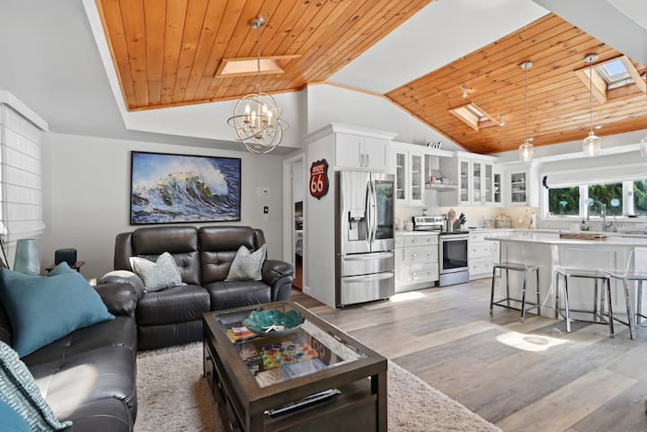 Beautiful Waterfront House On Deepwater Canal - Riverhead, NY