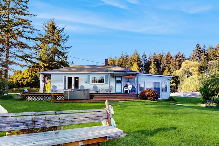 4 Br Waterfront Cabin With Deck, Dog-friendly - Bainbridge Island, WA