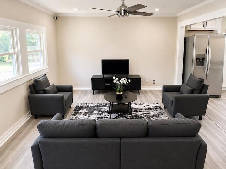Cozy Home Near Shops & Charlotte Speedway - Concord, NC