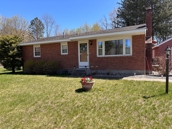 Beautiful Family Friendly Home. 2.2 Miles To Track - Saratoga Springs, NY
