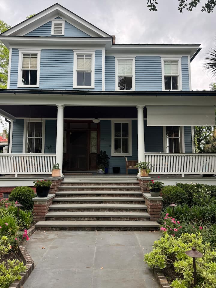 Beautiful Hampton Park Terrace Home - Charleston, SC