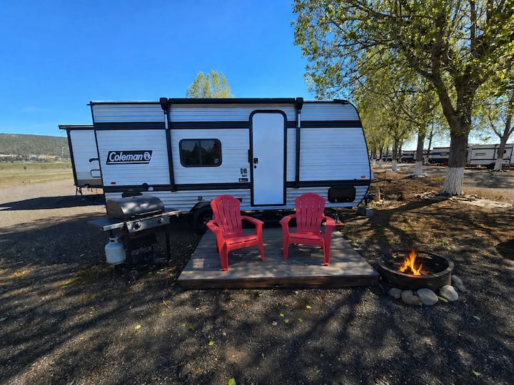 Cozy Canyon Camper Queen - Glamping In Williams Az - Williams, AZ