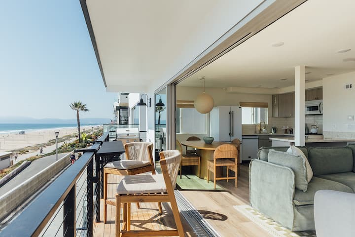 Oceanfront On Sand | Private Balcony | 2b/2b Condo - Hermosa Beach, CA