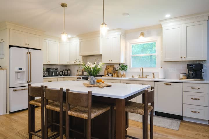 Haven Retreat - Spacious Stay Near Downtown - Raleigh, NC
