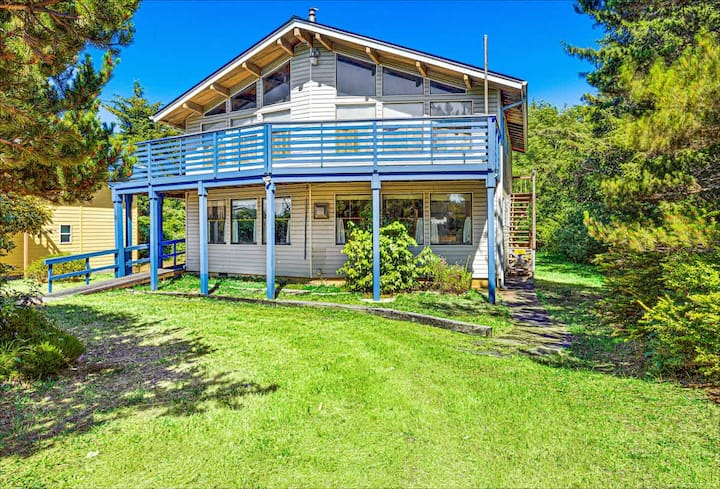 Cozy Copalis Beach Cottage Escape - Copalis Beach, WA