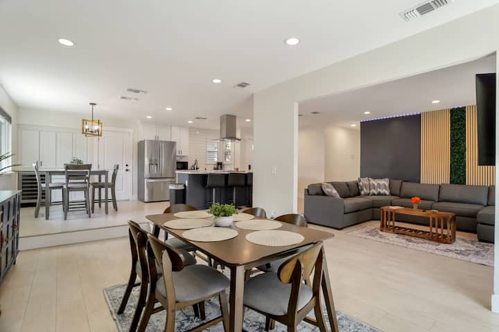 Clean Modern Living | College-glen Gem Near River - Sacramento, CA