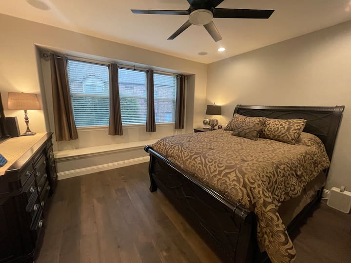 Luxury Modern 2 Bedroom Townhome In Allen/sleeps 6 - Allen, TX