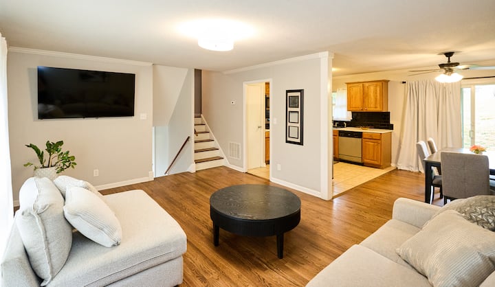 4br Home 2 Miles To Cmp Stadium | Parking Included - Kansas City, KS