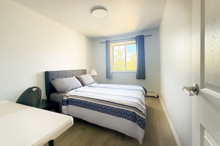 2-bedrooms Apt, 1-min Walk To U Of Windsor - Windsor