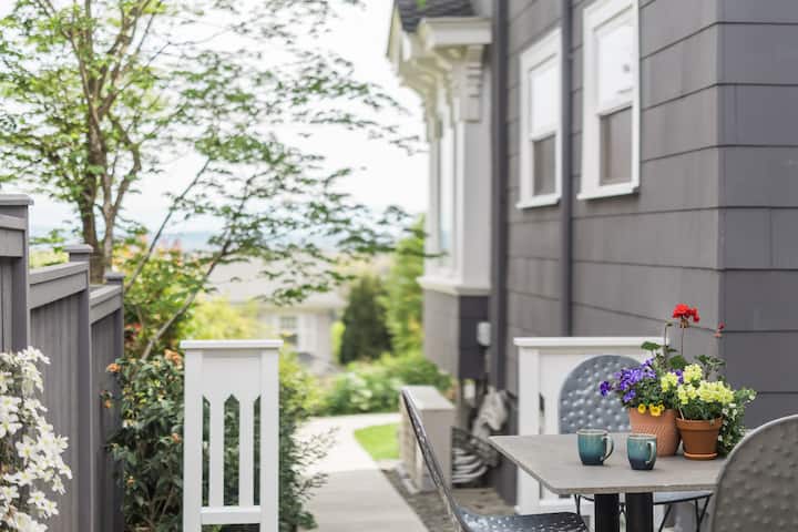 Montlake Suite - Ev Charger - Patio - Views - Seattle, WA