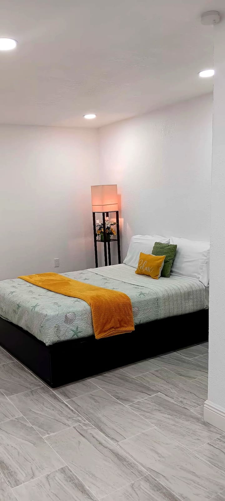 Tropical Paradise-10 Mins From Beach!-wifi-parking - Largo, FL