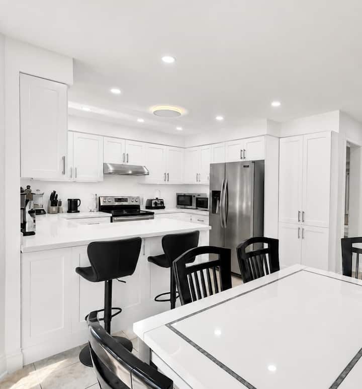 Cozy Private Room W/parking, Wifi & Kitchen Access - Aurora