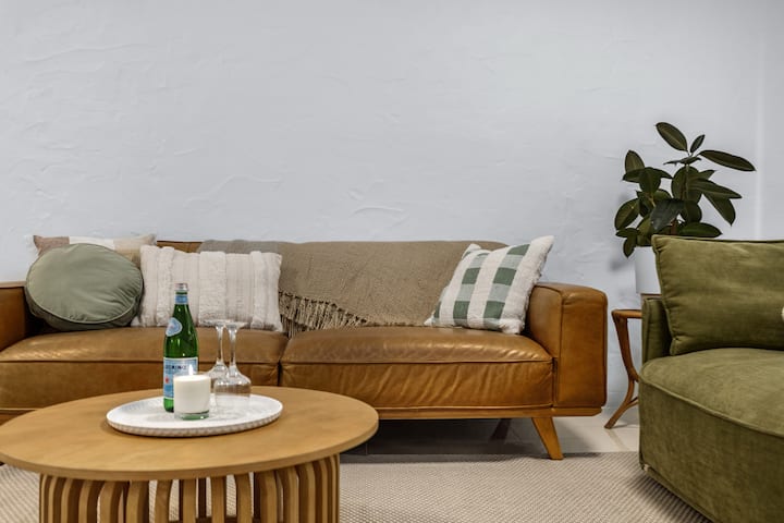Beachside Escape • Walk To Beach • Ground Floor - Coolangatta
