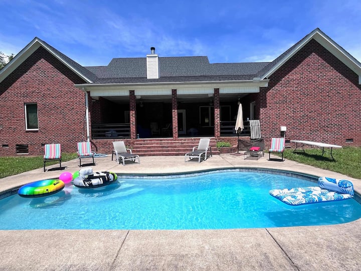 Gateway Farmhouse 4 Bedroom 3.5 Bath - Fairview, TN