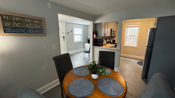 3 Bedroom Condo 1.5 Block From Ocean 1 Car Parking - Seaside Heights, NJ