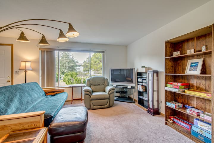 Quiet Coastal Escape W/ Private Yard In Ocean City - Ocean City, WA