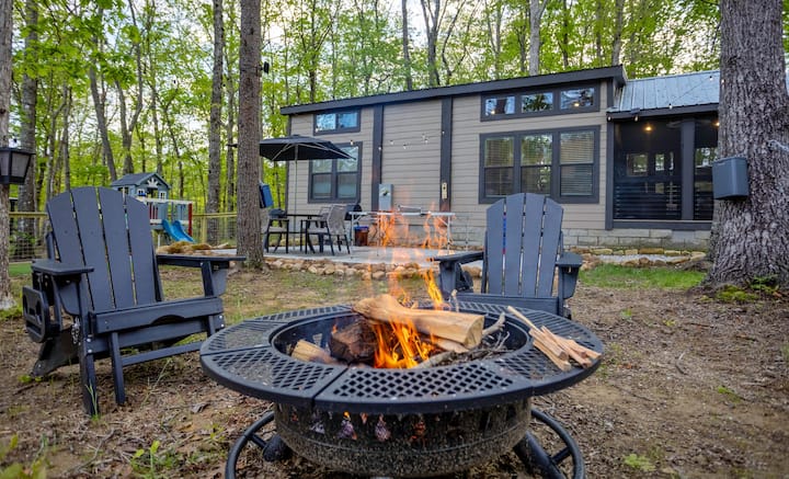 Family Retreat W/ Hot Tub + Playground + Fire Pit - Monteagle, TN