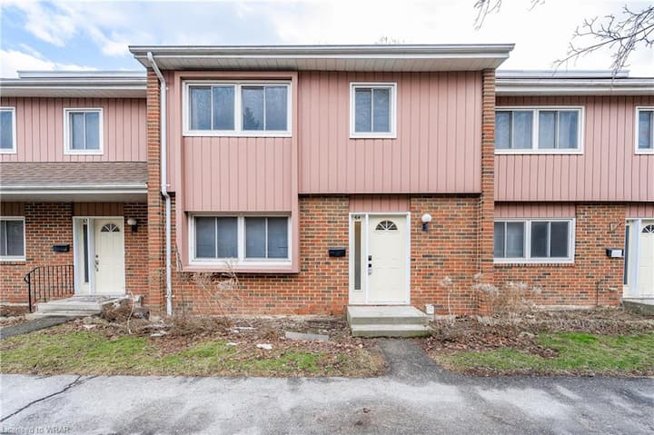 Spacious 5br Townhome | Near To Universities & Clg - Kitchener