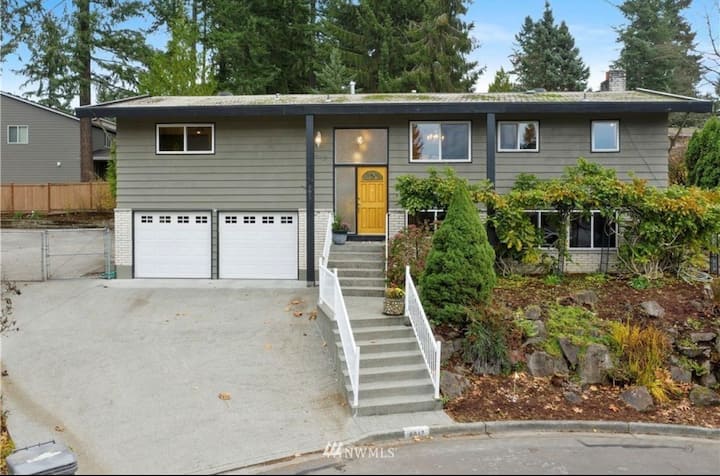 5b Large House/ Garage/ Fenced Yard On Quiet St - Bothell, WA