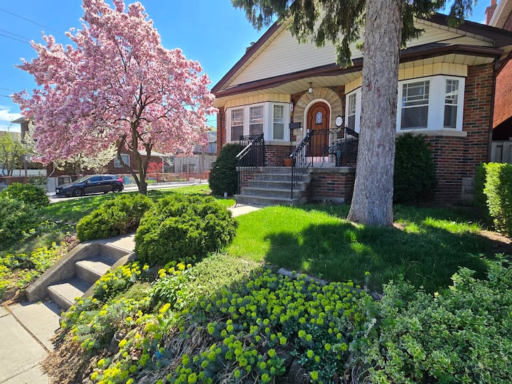 Charming, Spacious And Private 2 Br Bungalow - Toronto