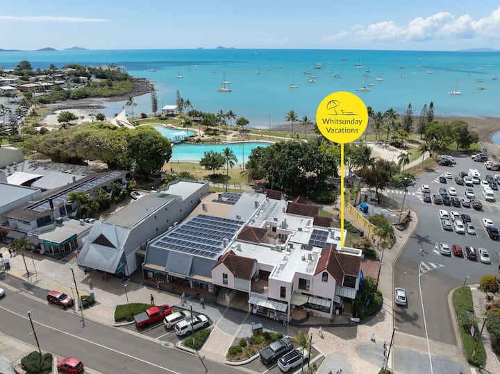 Montipora Airlie Beach Oceanfront Apartment - Airlie Beach