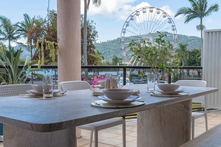 Montipora Airlie Beach Oceanfront Apartment - Airlie Beach