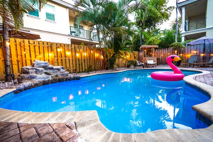Rock Waterfall Pool | Bold Design | Sleeps 6 - Wilton Manors, FL