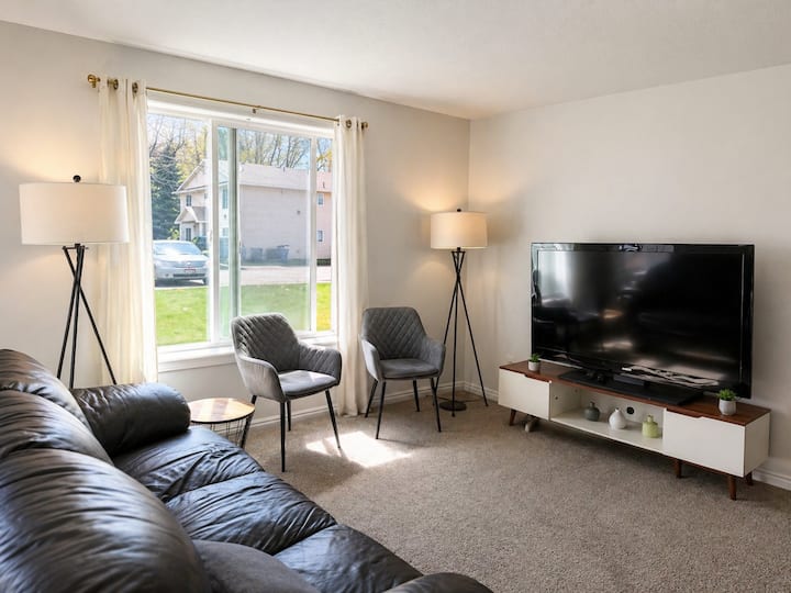 Roomy 2 Bedroom 1 Bath Apartment - Rexburg, ID
