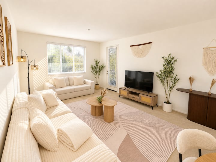Stylish Cozy Stay | Near Irvine Spectrum - Costa Mesa, CA
