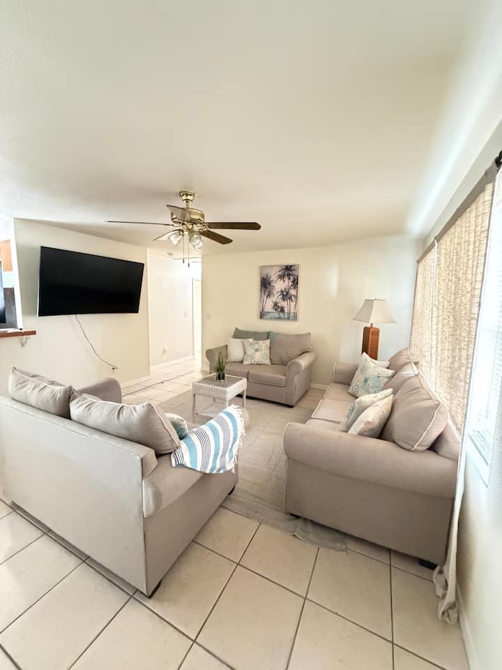 The St. Pete Coastal Retreat - St. Petersburg, FL