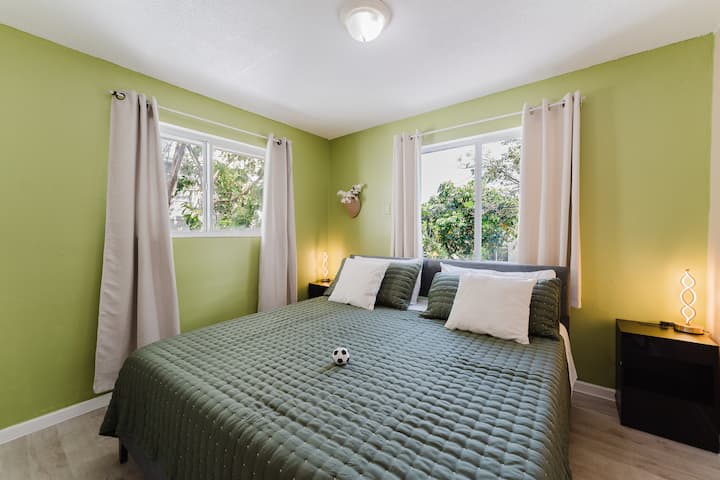 Patio+free Parking |5 Min To Brickell & Calle Ocho - Coral Gables, FL