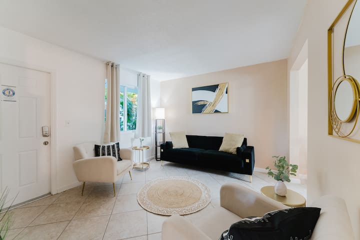 2br Bliss Retreat•patio+parking|5 Min To Brickell - Miami, FL