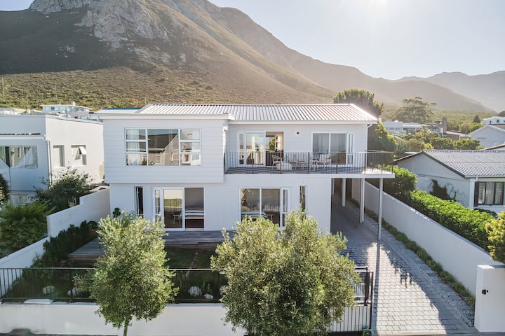 Legacy Villa | Voelklip | Sea & Mountain Views - Hermanus