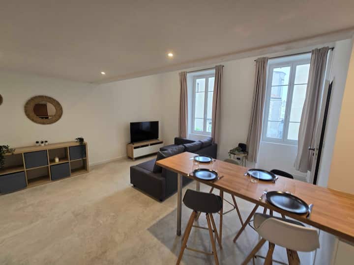 Spacieux Appartement Rénové - Cœur De Nîmes - Nîmes