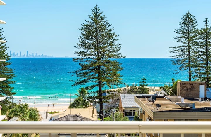 Snapper Ocean Views | Pool | 2 Bdr | Sleeps 7 - Coolangatta