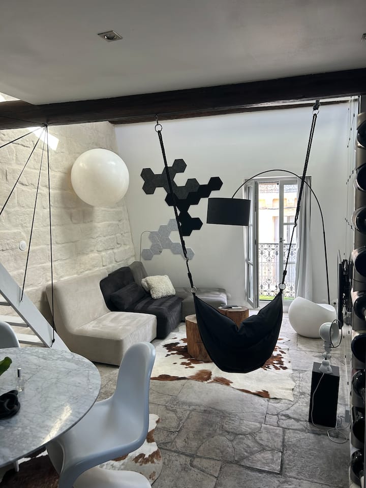 Duplex Atypique Traversant Niché Au Dernier éTage - Montpellier